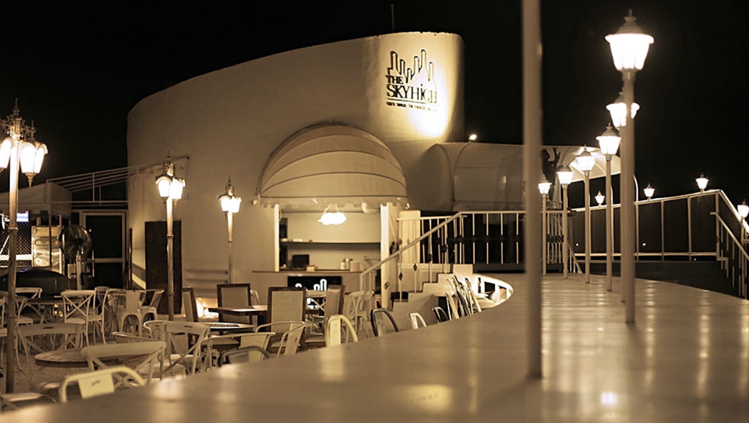 Great Food, Starlit Sky & IPL Screenings @ Sky High In Ansal Plaza | So ...
