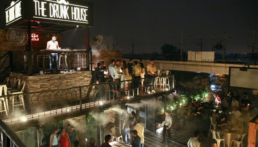 Chill on The Beautiful Terrace @ The Drunk House | So Delhi