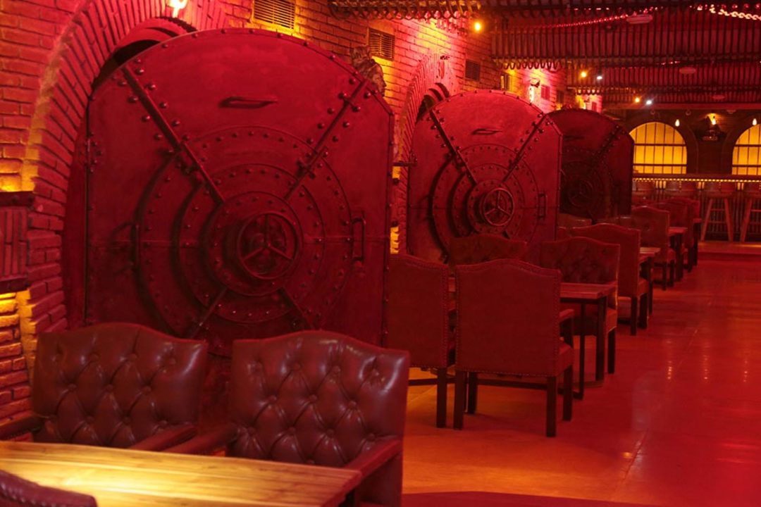 Walk Back In Time With The Vault Cafe In CP | So Delhi