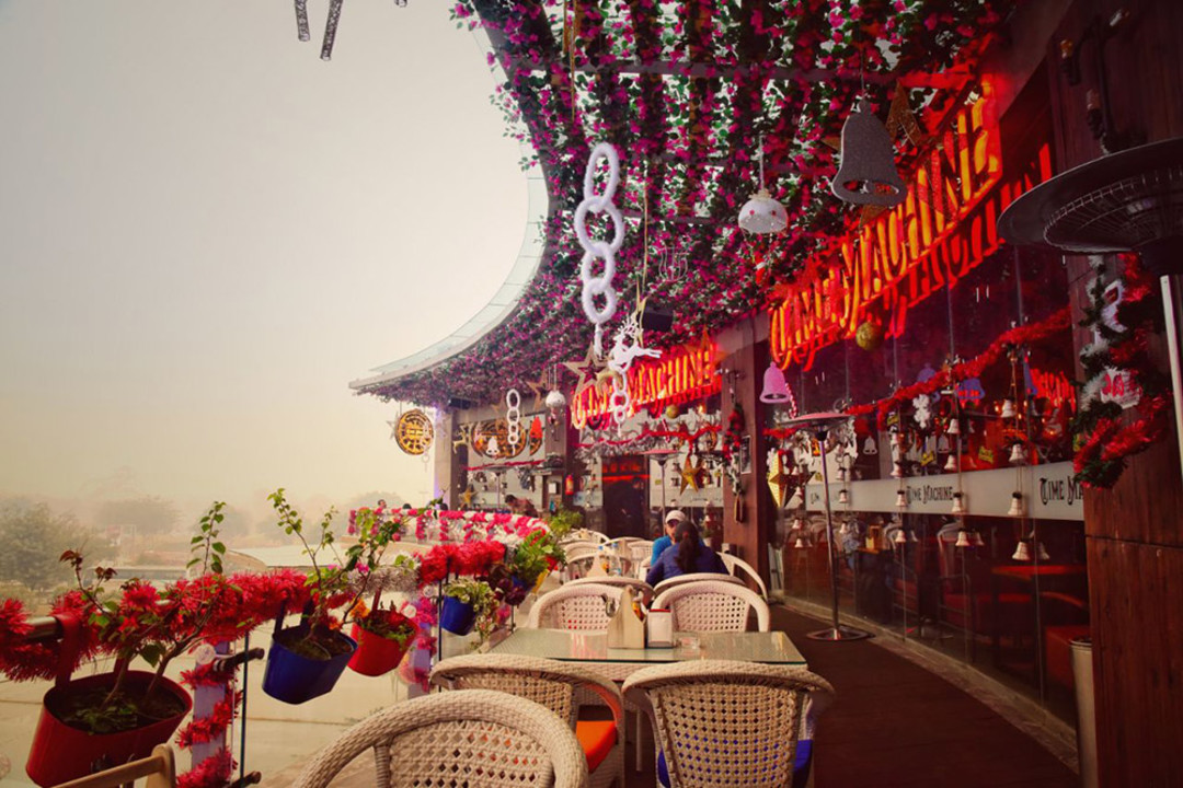 Check Out The Christmas Carnival @ Time Machine | So Delhi