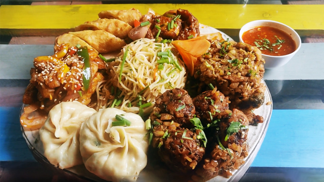 Hippie Bus In Anand Vihar For Veg Chinese Platter | So Delhi
