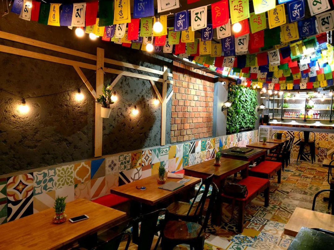 Check Out Cutesy Yumchi Cafe In Vijay Nagar | So Delhi