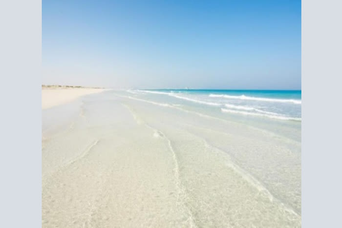 Al Mirfa Beach - QiDZ