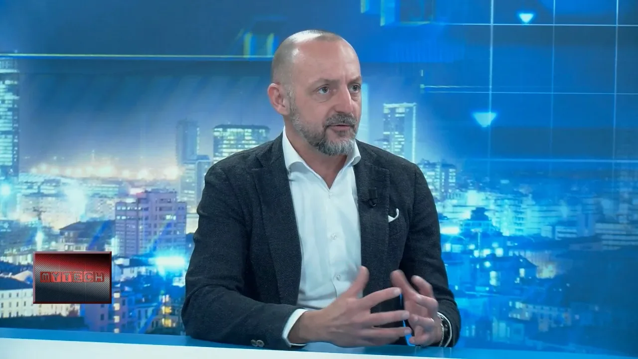 Lenovo presenta il primo notebook con display arrotolabile al CES