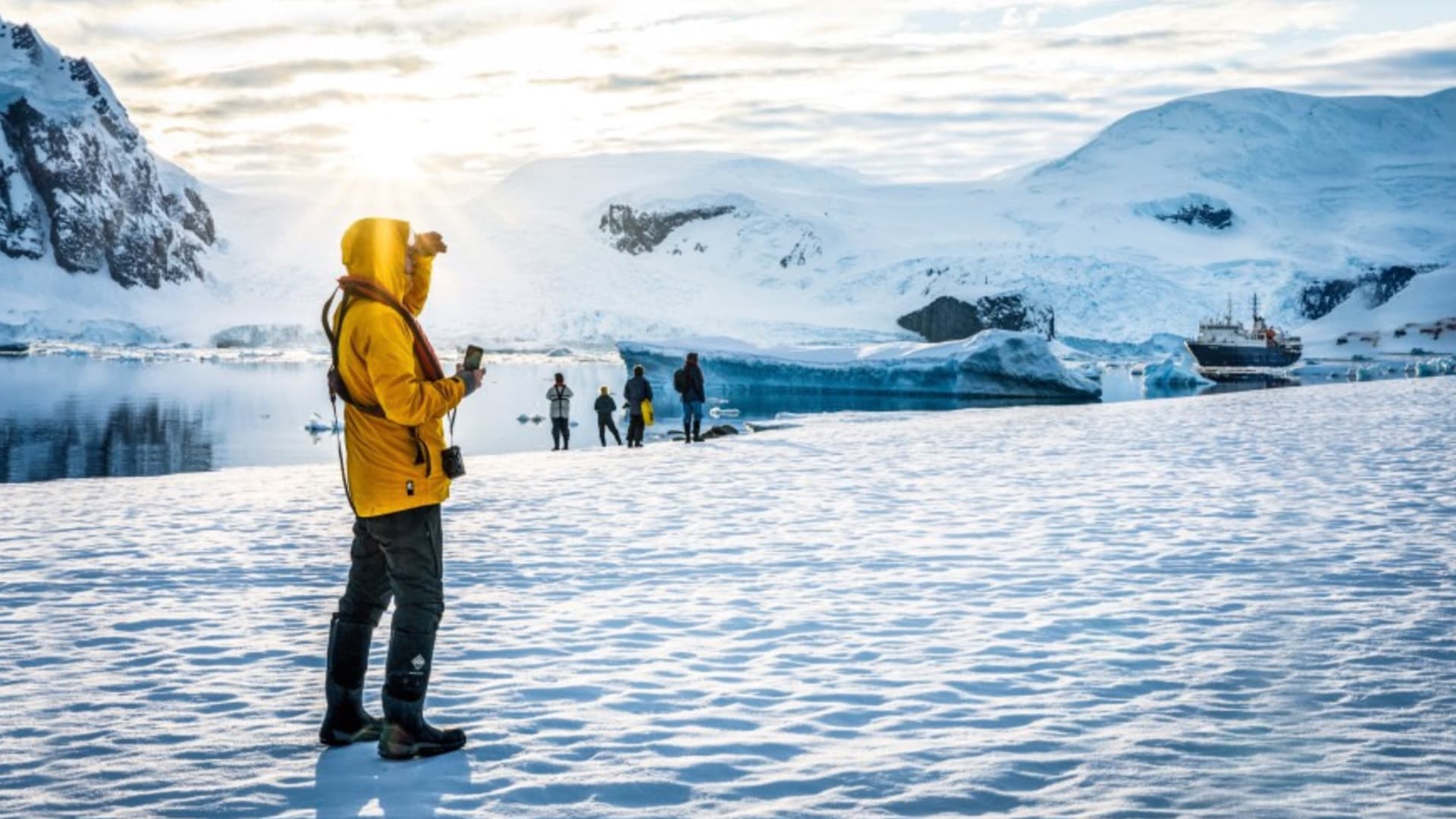 Antarctica - Weddell Sea Explorer Basecamp (Free Activities)