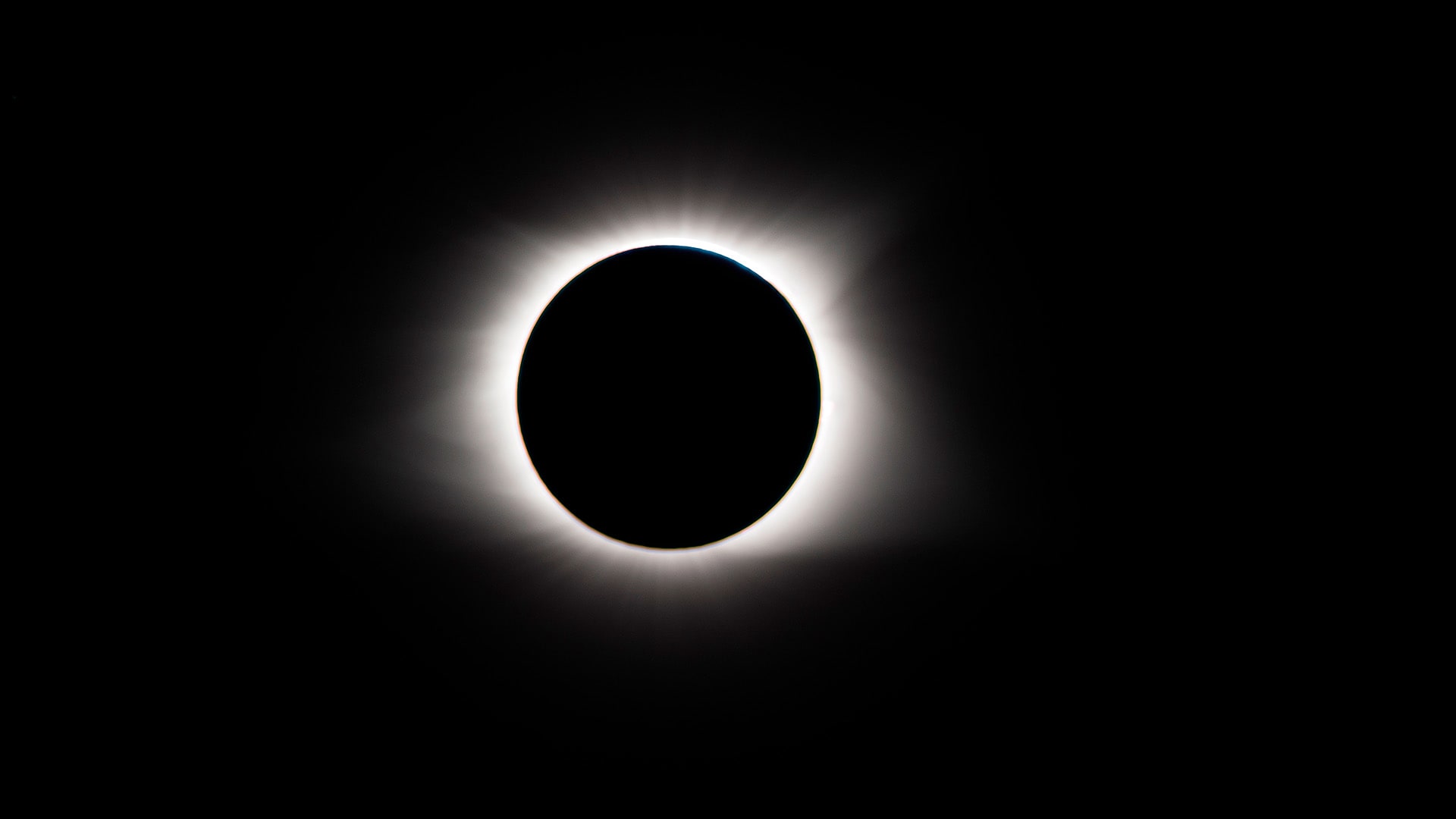Total Solar Eclipse In The Far North (14D)