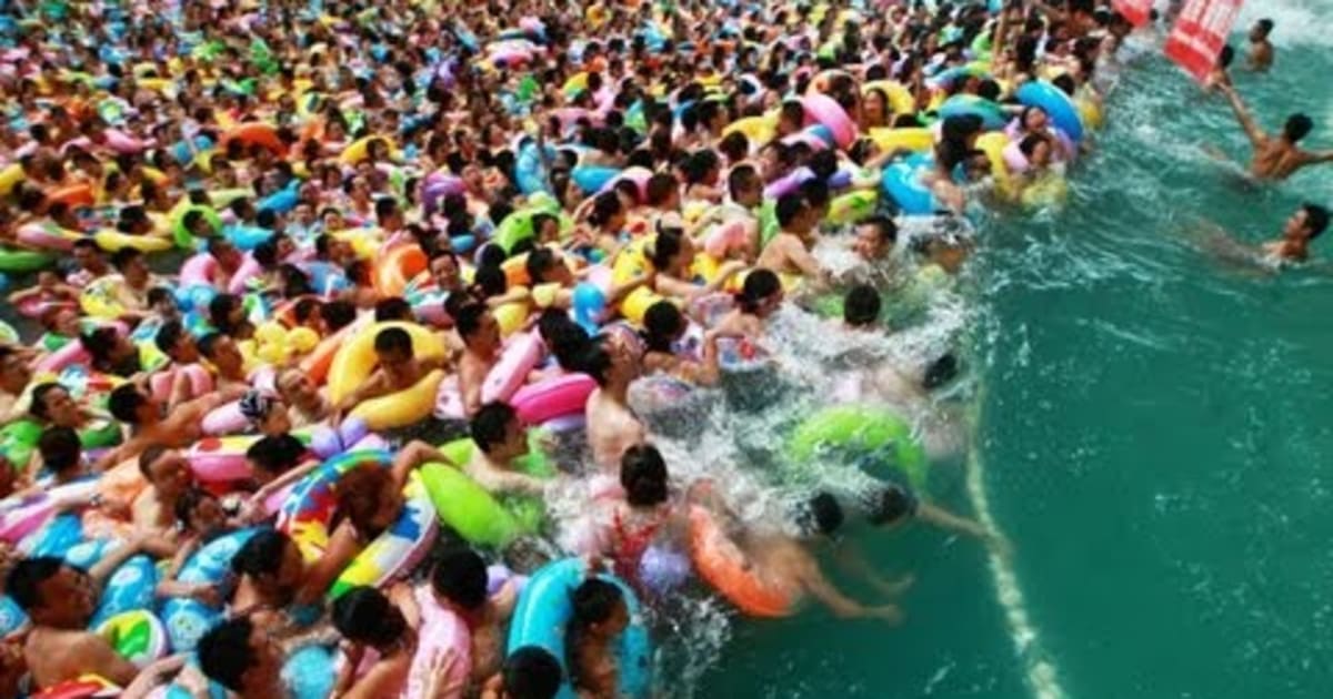 Massen Schwimmbad in China 2026 - Rove.me