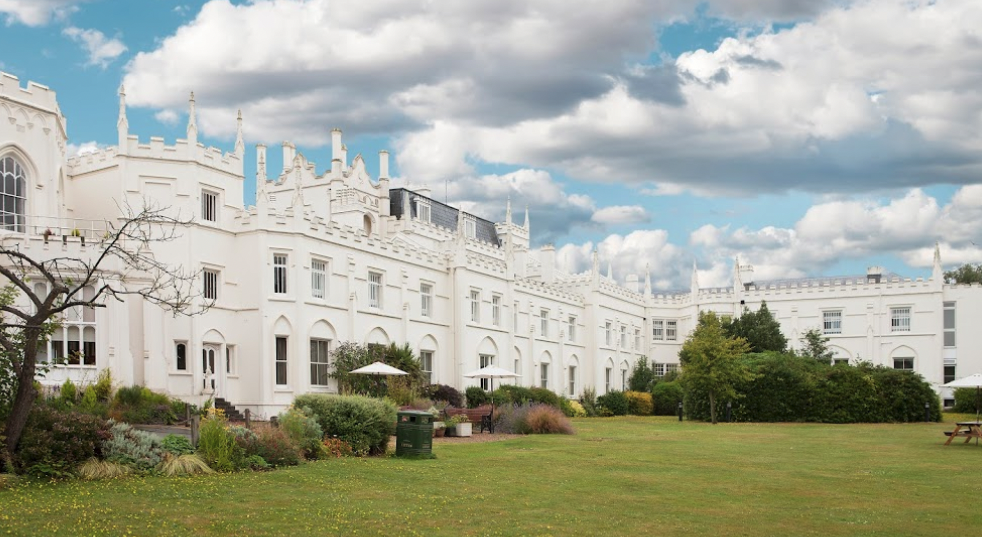 Priory Hospital Roehampton: Treatment Options, Amenities & Photos ...
