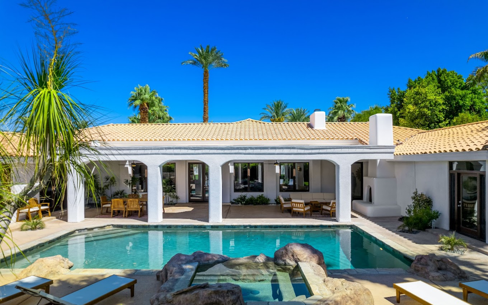 The Oasis: Insurance, Amenities & Photos (Rancho Mirage, California)