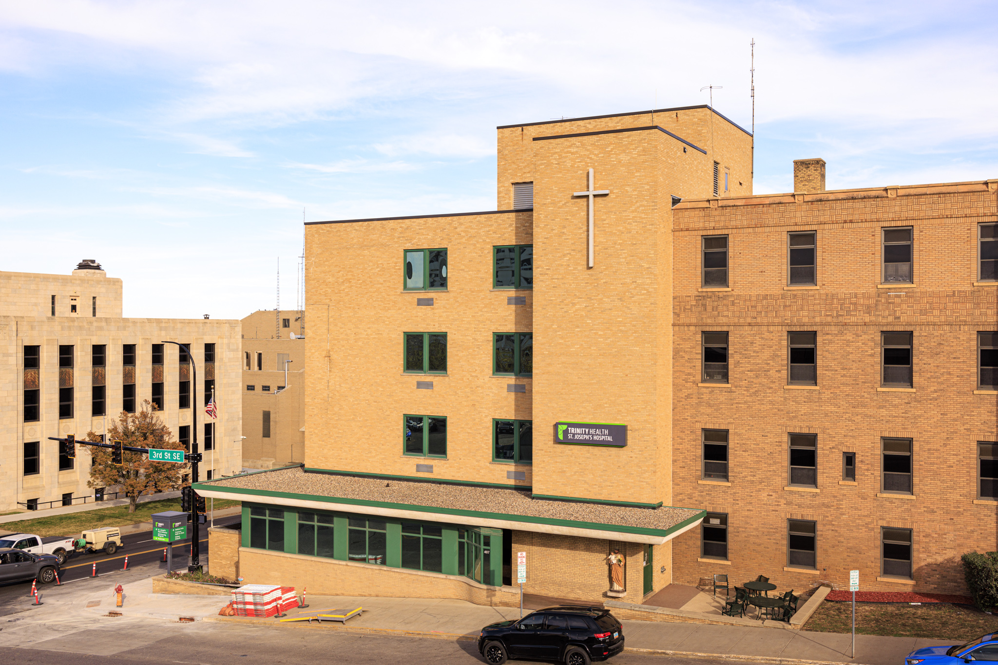 Trinity Health St. Joseph's Hospital: Treatment Options, Amenities ...