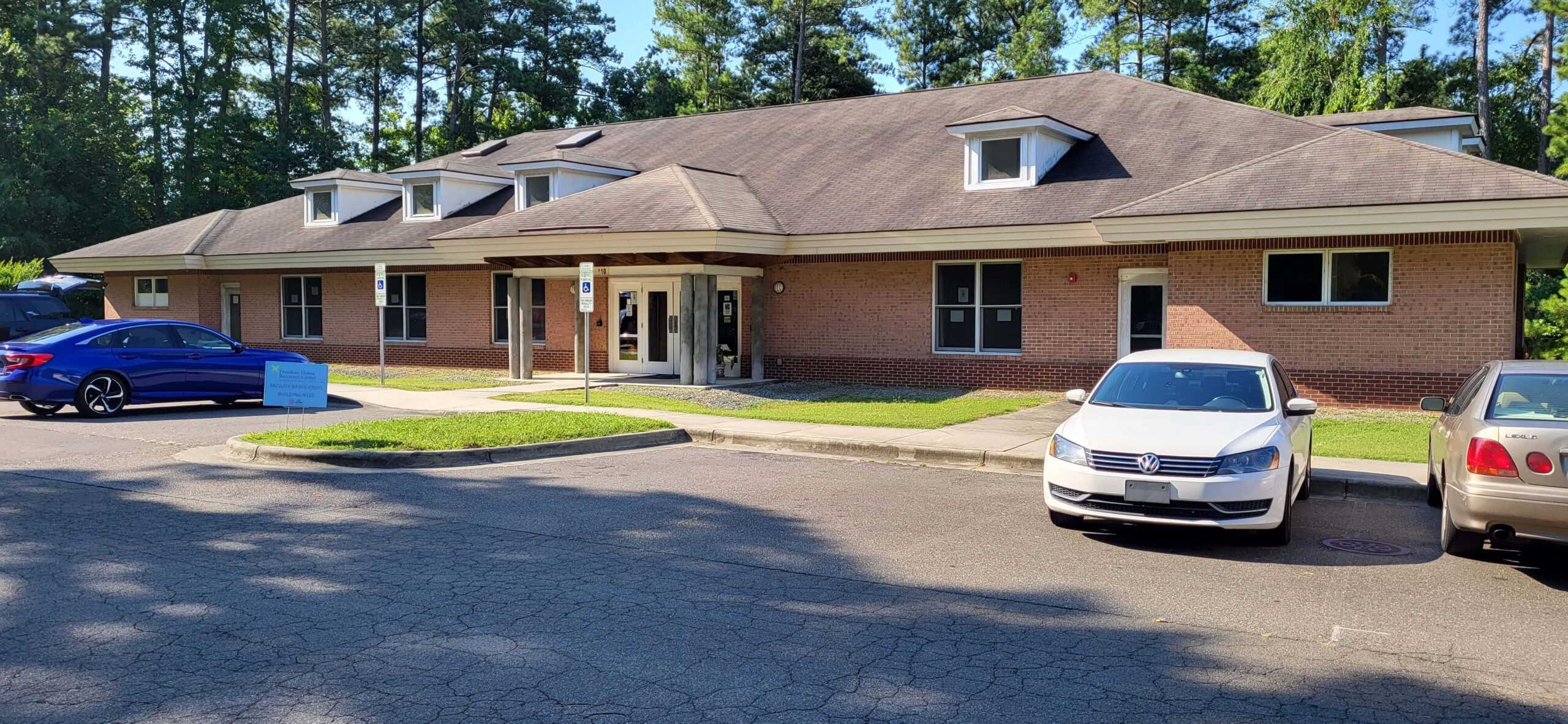 Freedom House Recovery Center: Treatment Options, Amenities & Photos ...