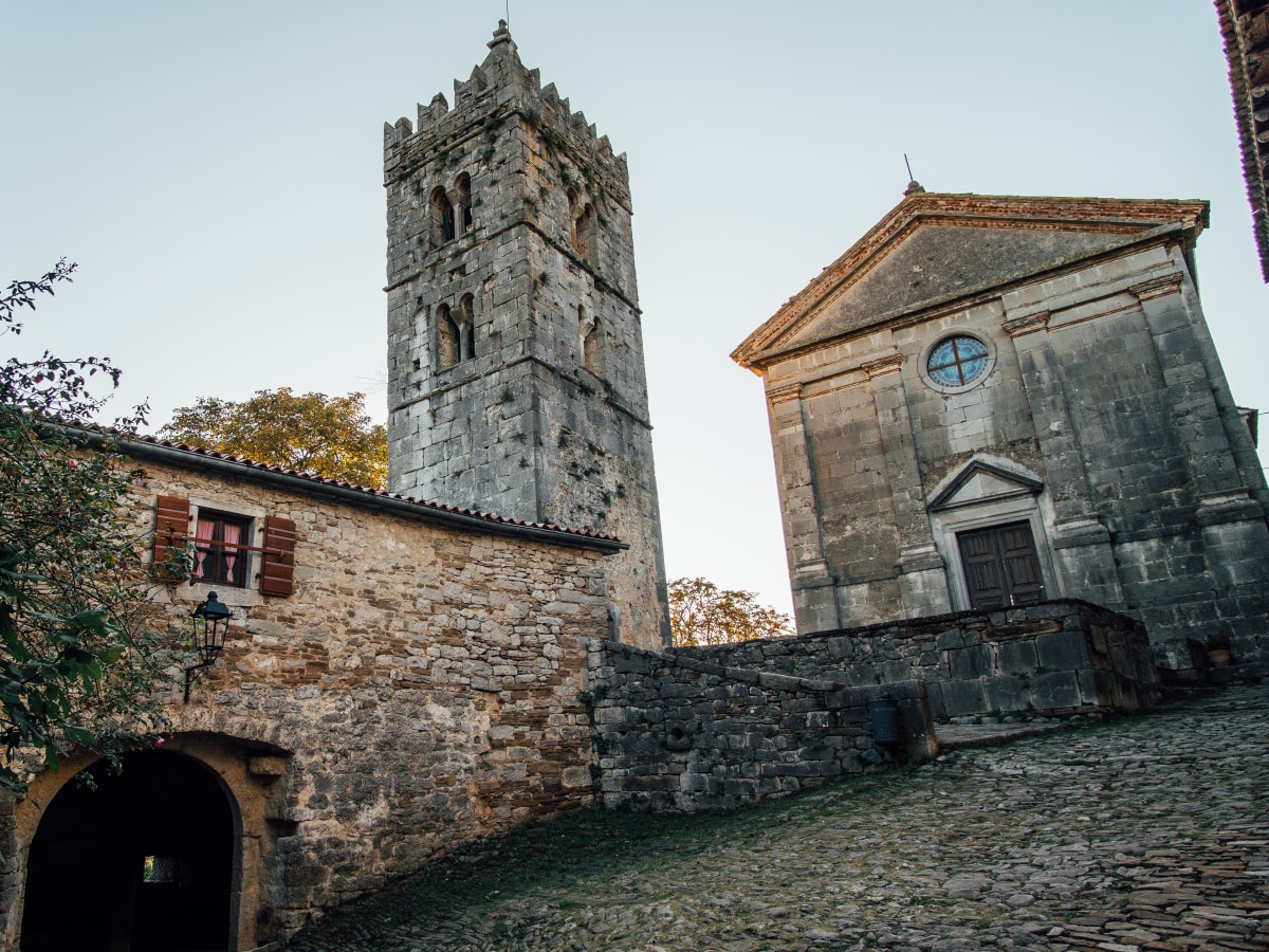 Hum – The Smallest Town In The World | Story | Hero Traveler