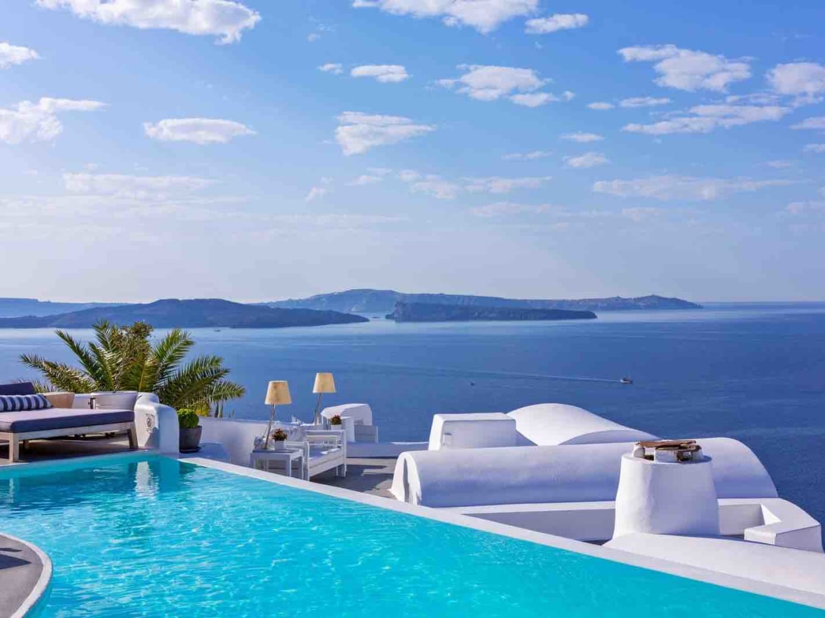 An Oia Landmark | Story | Hero Traveler