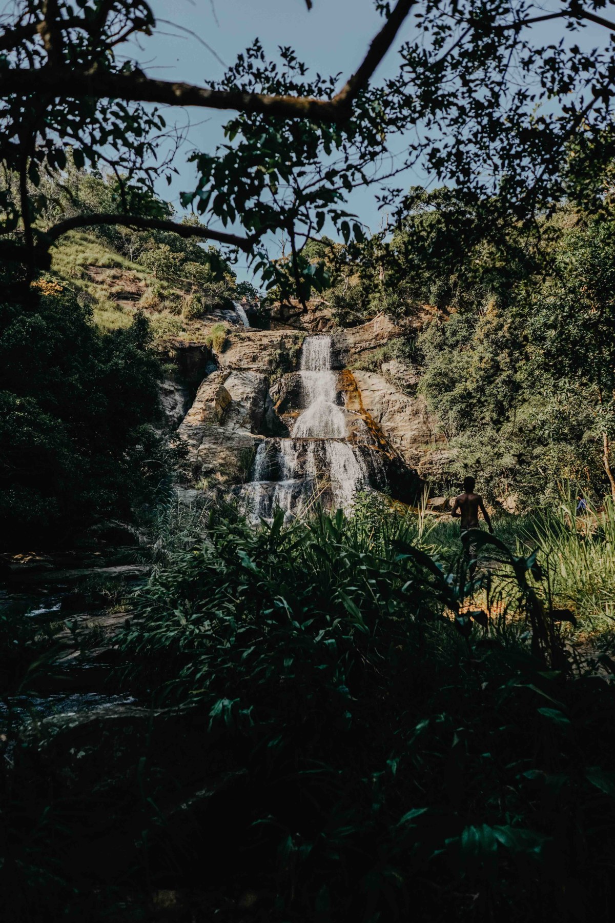 Hike To The Top Of Diyaluma Falls | Story | Hero Traveler