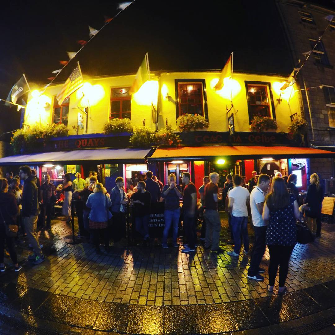 The Quays Bar 🍺 Galway, Ireland 🇮🇪 | Story | Hero Traveler