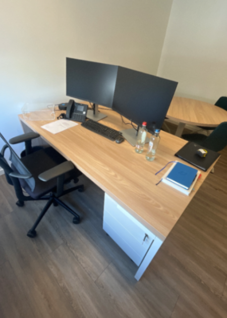 Relieve Furniture | Wooden desk with white structure and one top access