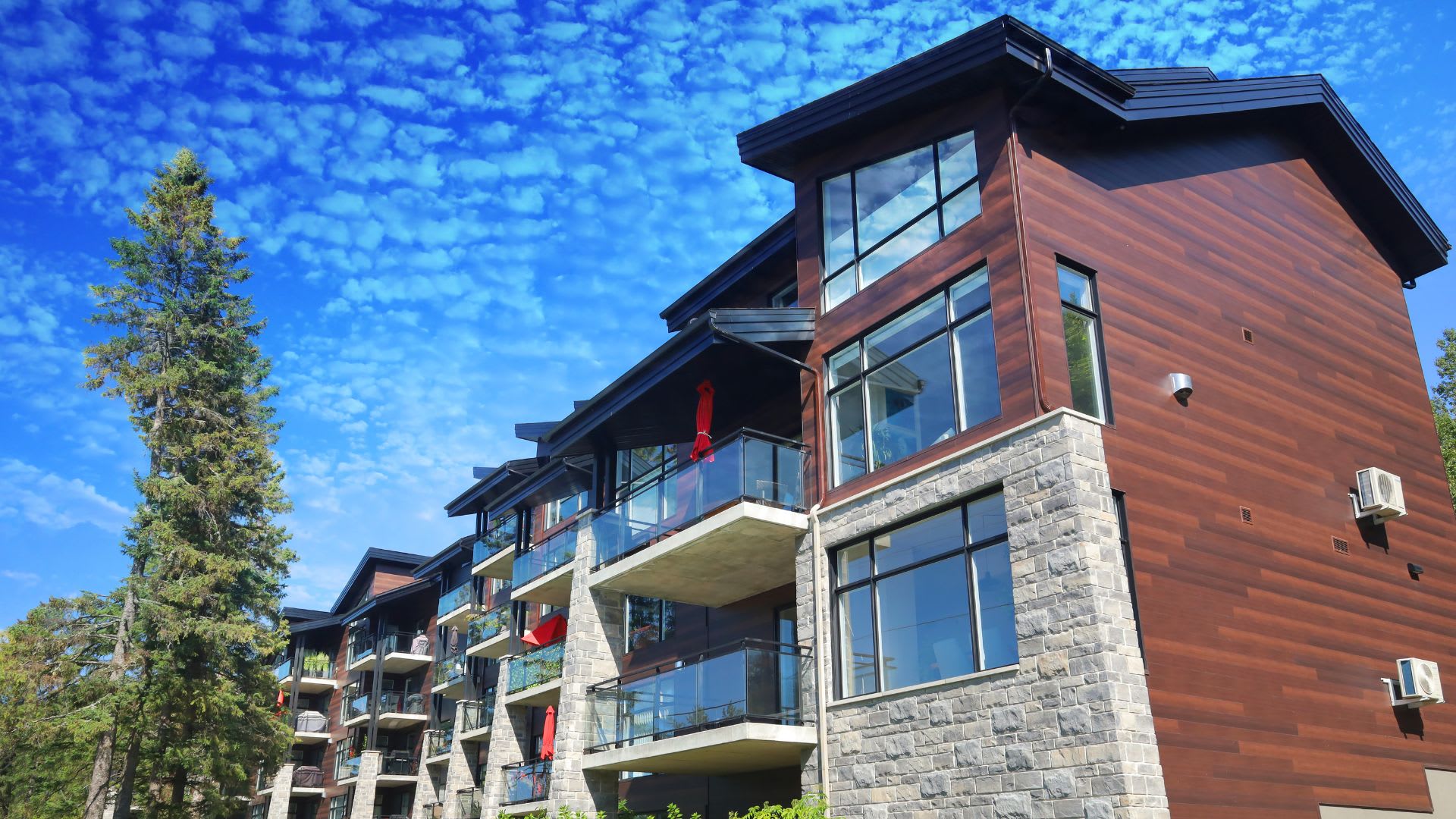 How to Choose Between a Condo, Townhouse or Detached Home