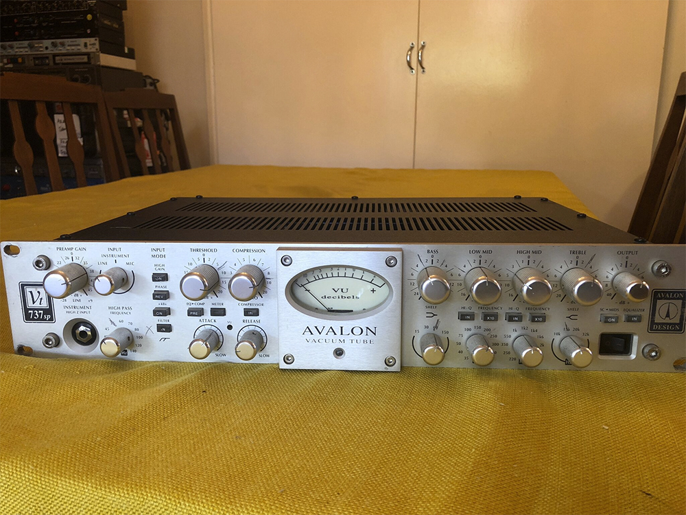 Record Producer Magoo to Sell Studio Gear Collection on | Reverb News