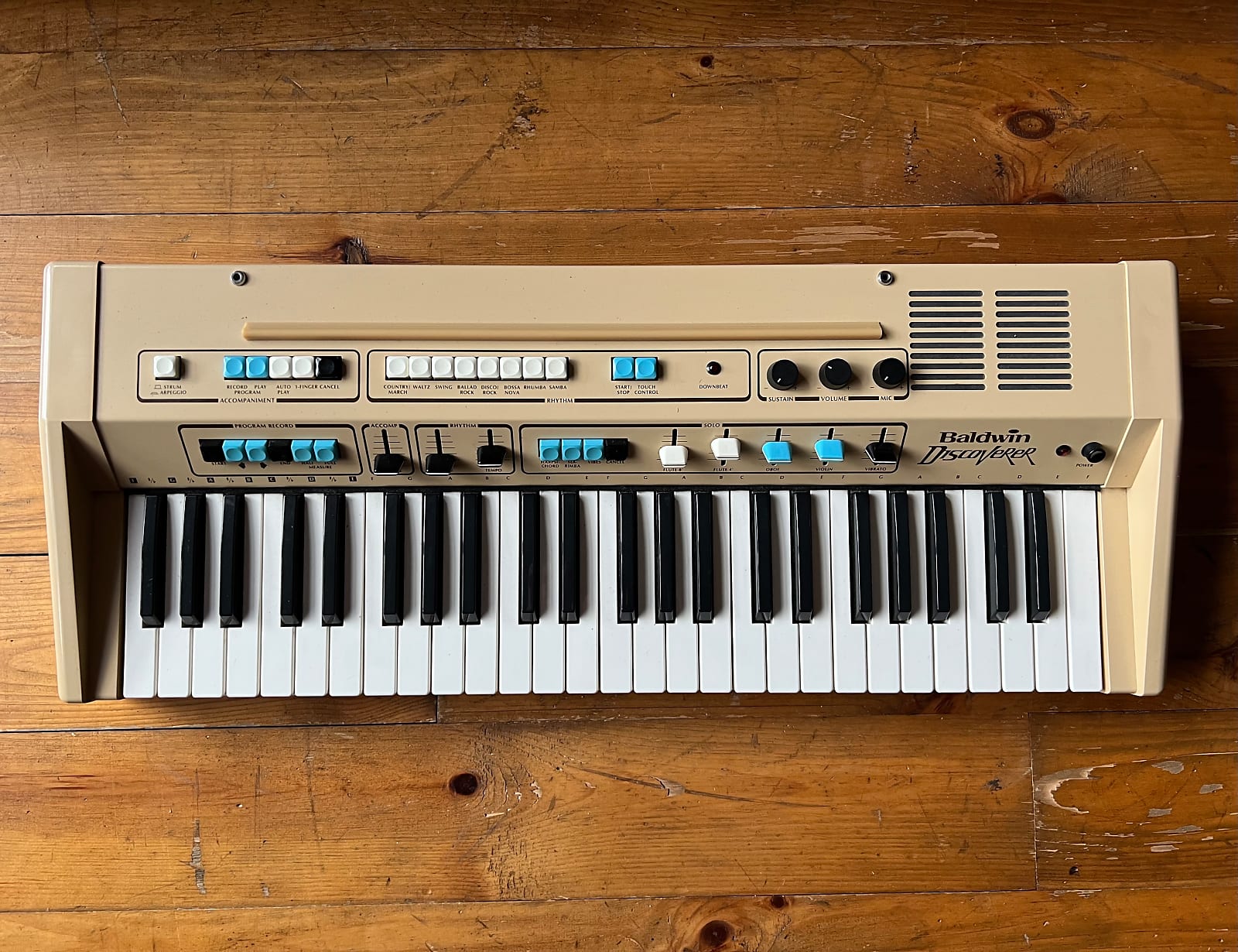 Gallery: Rare and Eye-Catching Synths on Reverb Right Now | Reverb