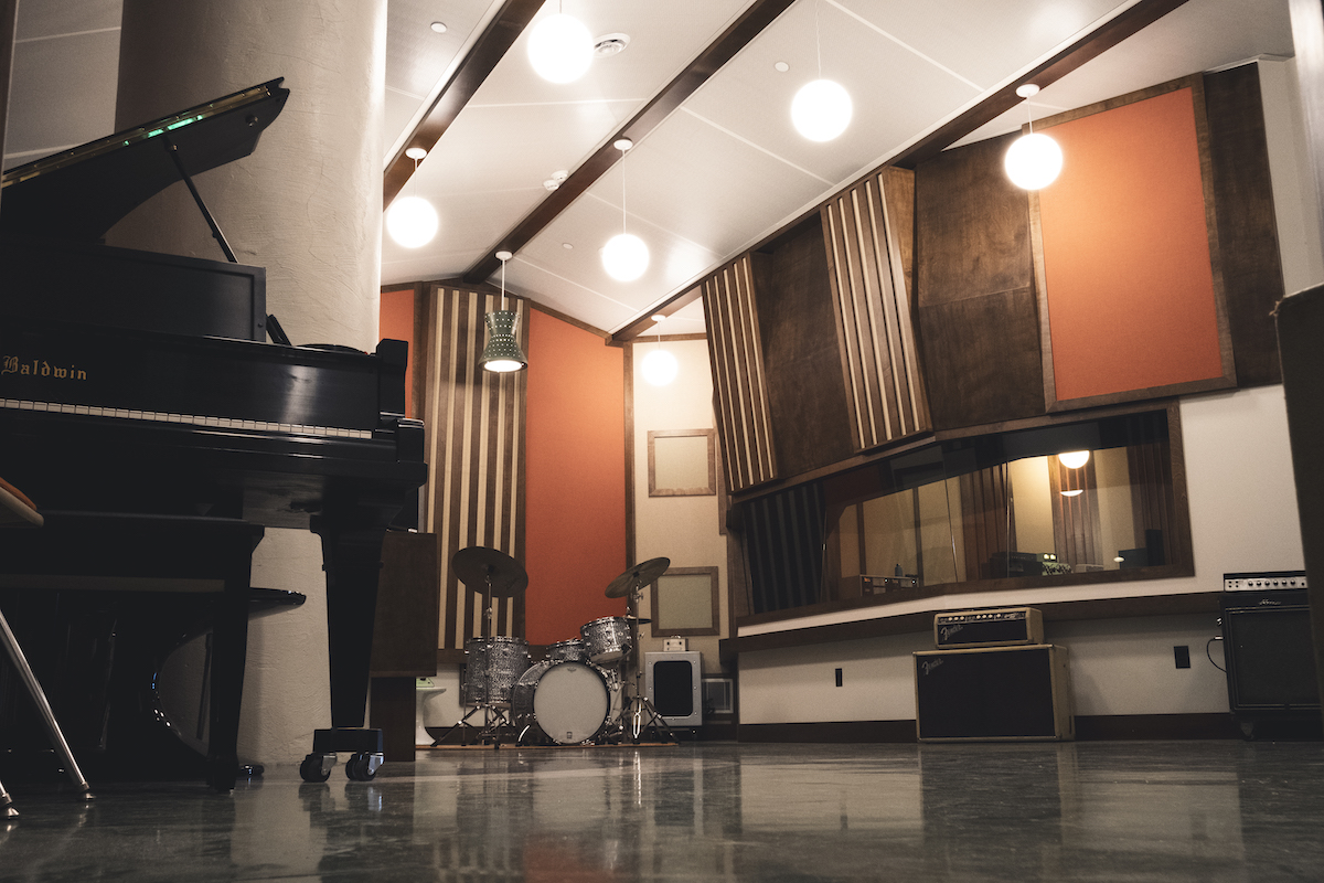 Step Inside Memphis' Southern Grooves Studio | Show Us | Reverb News