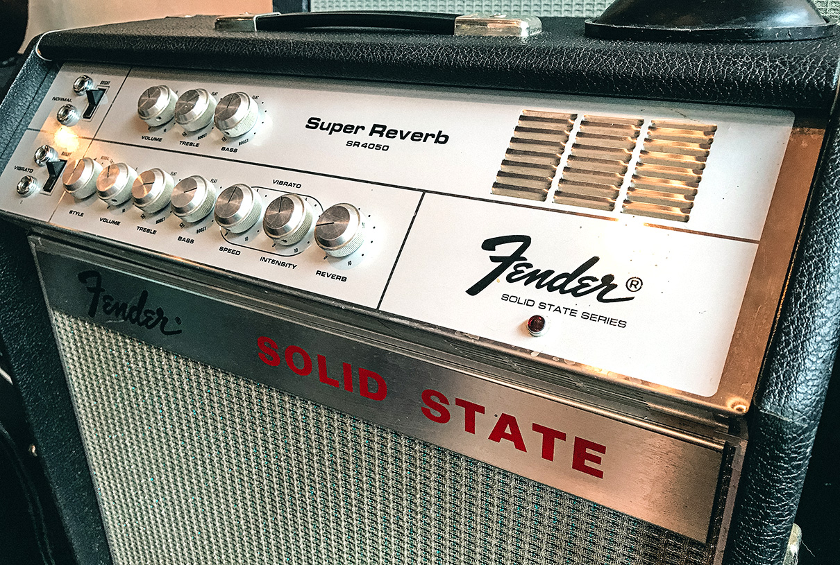 Fender et sa première série d'amplis à transistors | Reverb News