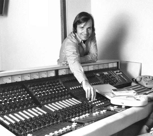 Hendrix, Page, and Standing Out in a Crowded Effects | Reverb News