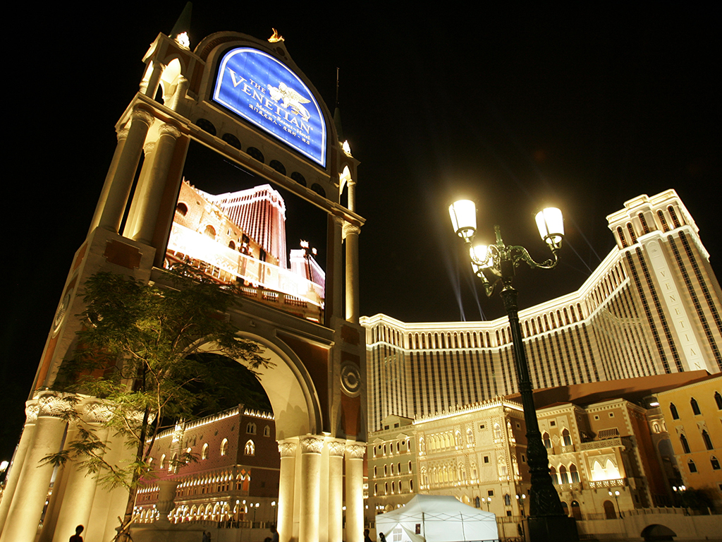 Sheldon Adelson dies at 87; Las Vegas Sands CEO, convention visionary ...
