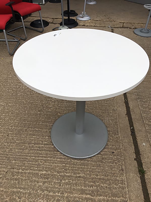 Steelcase Round Table just £20 Item ID 18591
