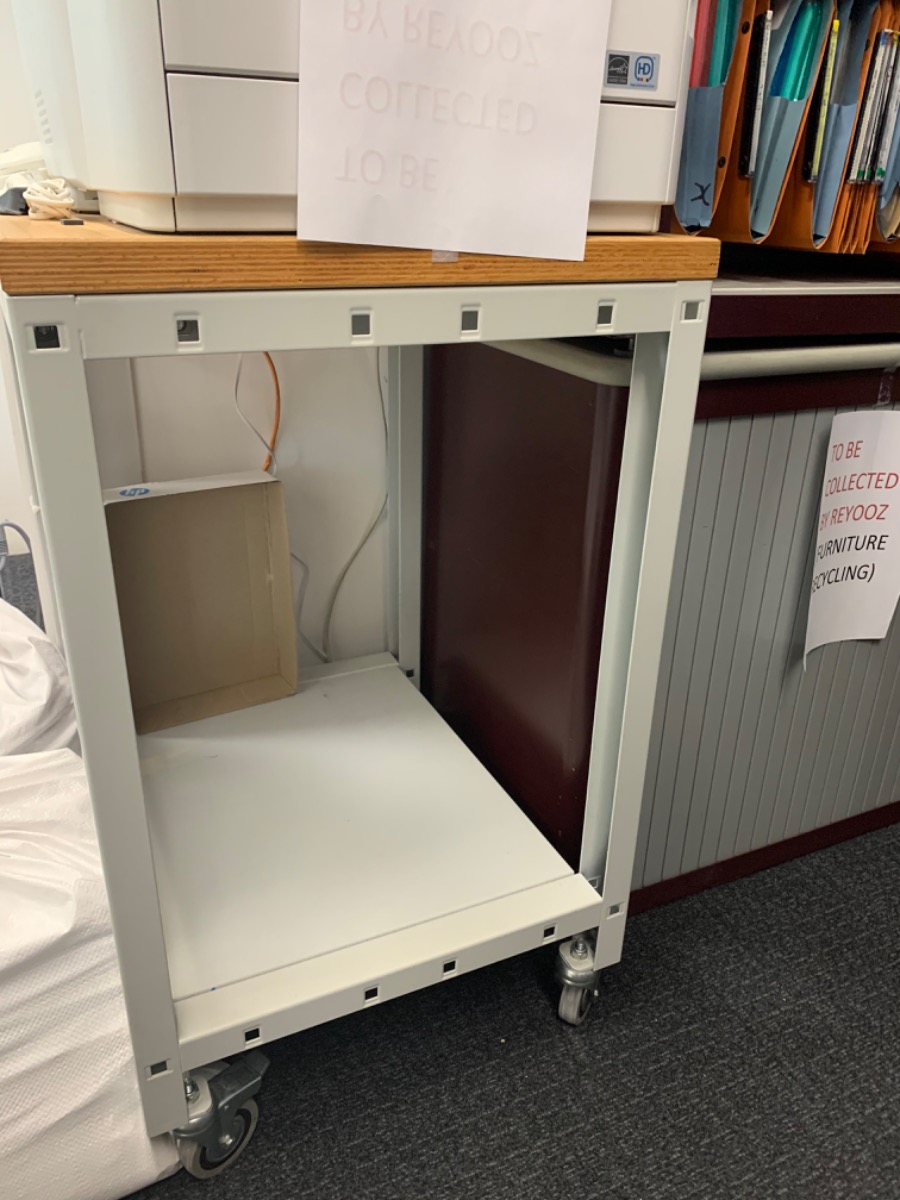 Small table on wheels just £FREE Item ID 8654