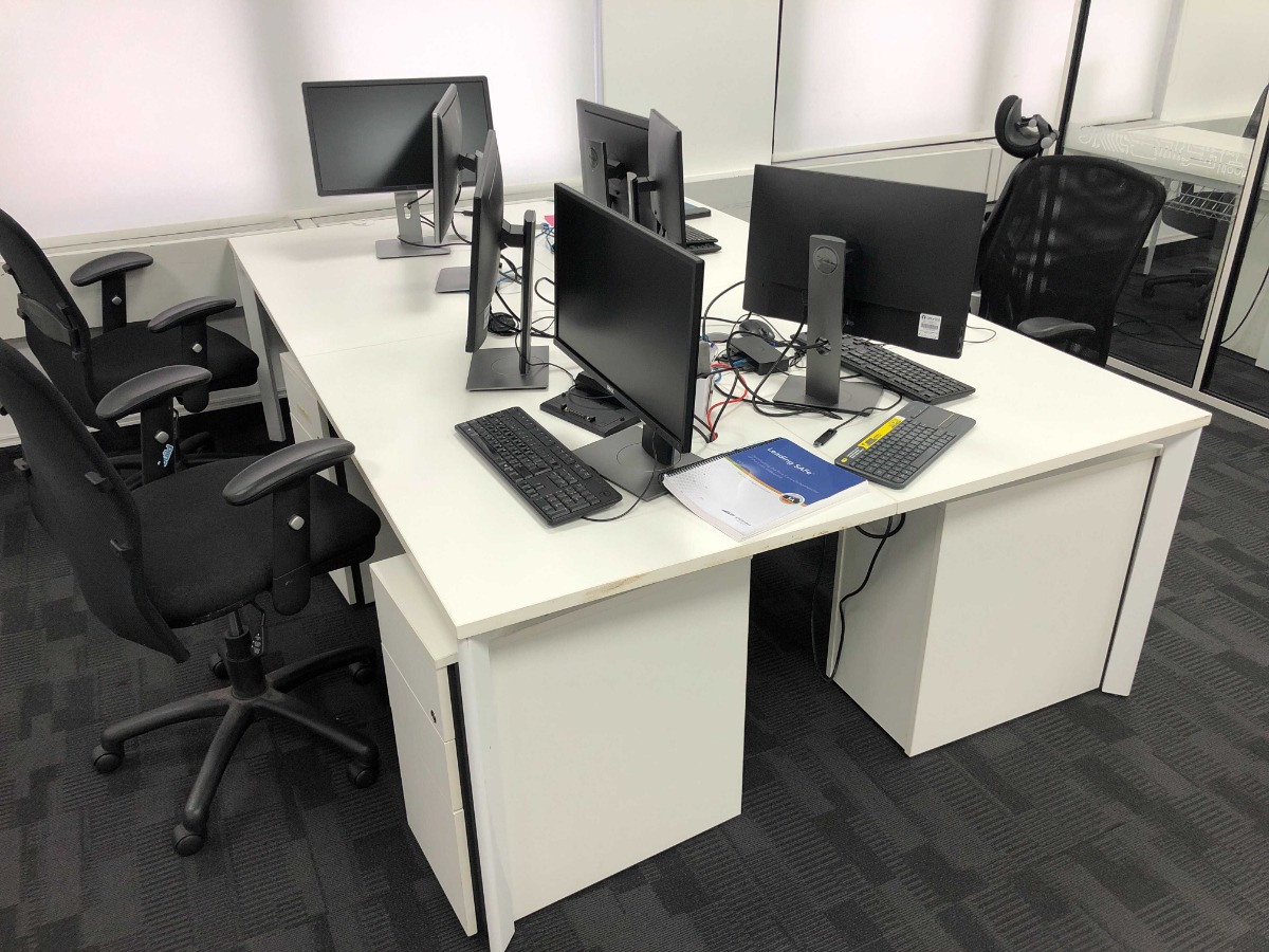 Bank of 4 white desks 120cm just £80 Item ID 15196