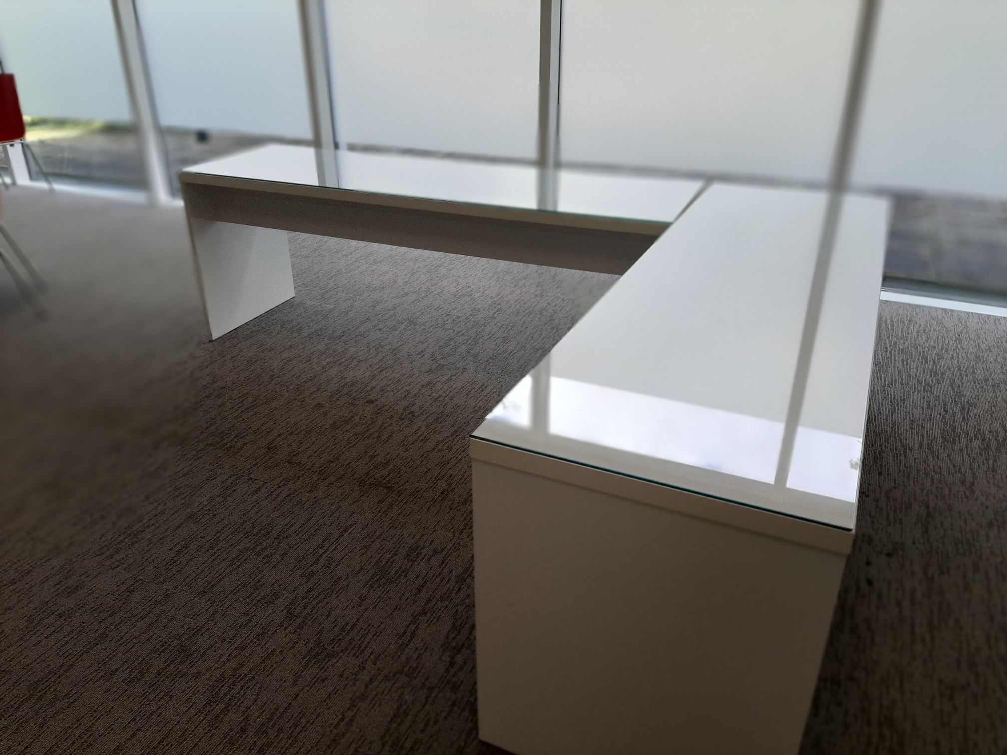 White high gloss table just £20 Item ID 19574