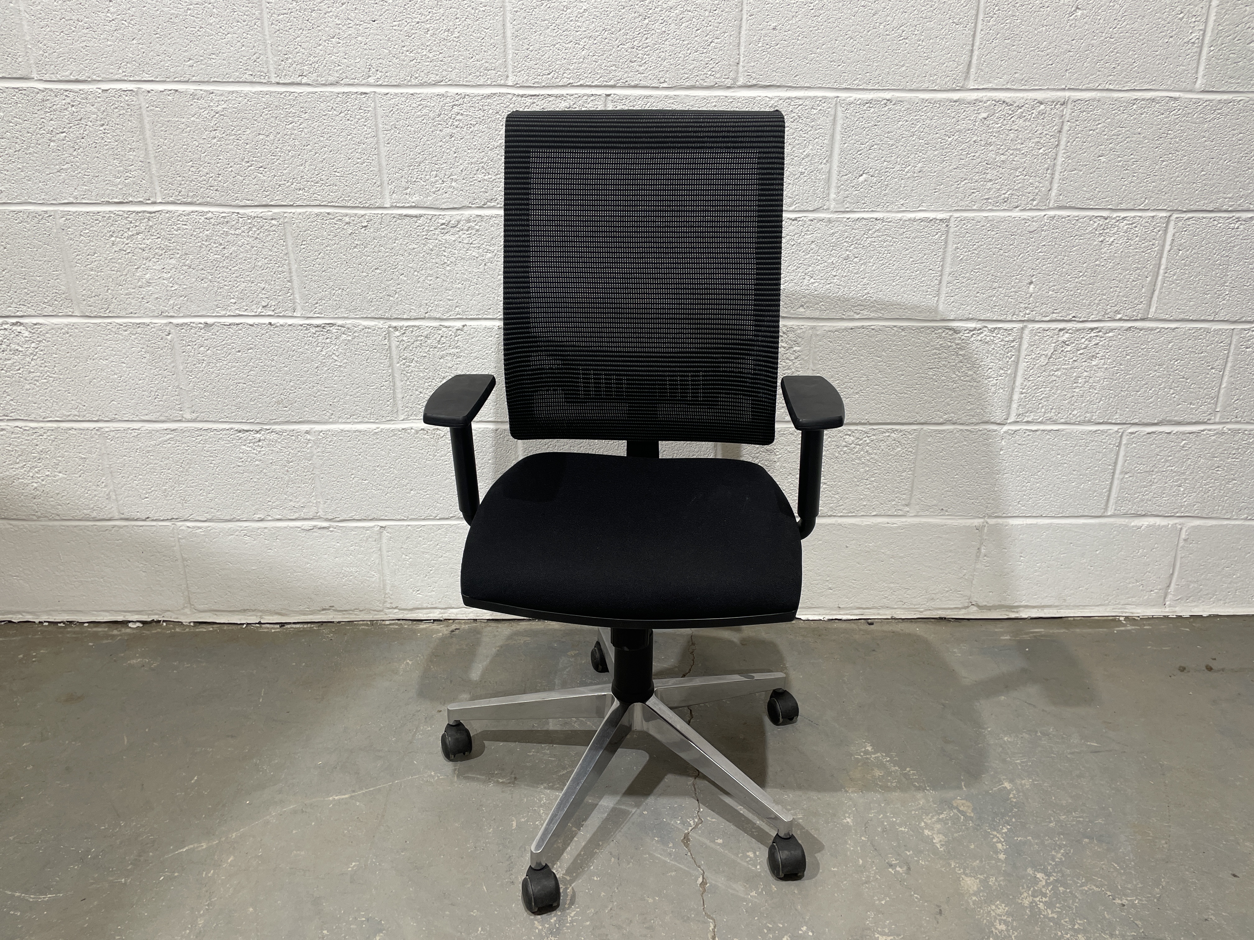 Black mesh back operator chair just £45 Item ID 30447