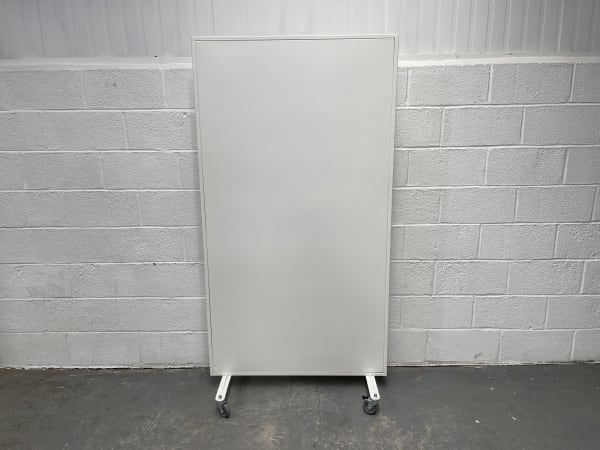 white metal screen on wheels just £123