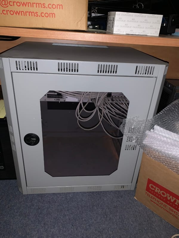 Small server cabinet just £7 Item ID 6682
