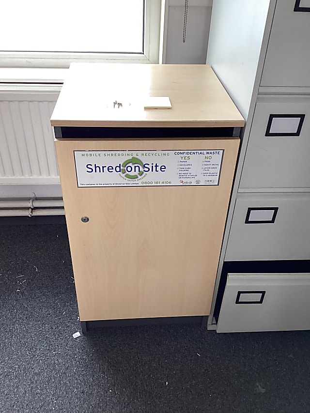 Confidential waste bin cabinet just £20 Item ID 31728