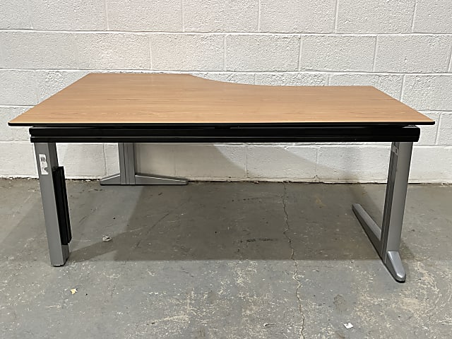 Wooden desk right hand return (1600mm wide) just £45 Item ID 29656