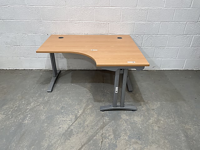 Small corner right hand return desk just £55 Item ID 32994