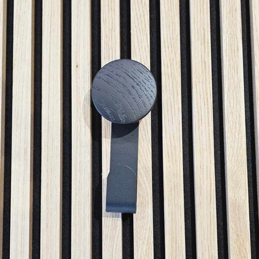 Holz Spileknagg med vertikal hank til spilevegg