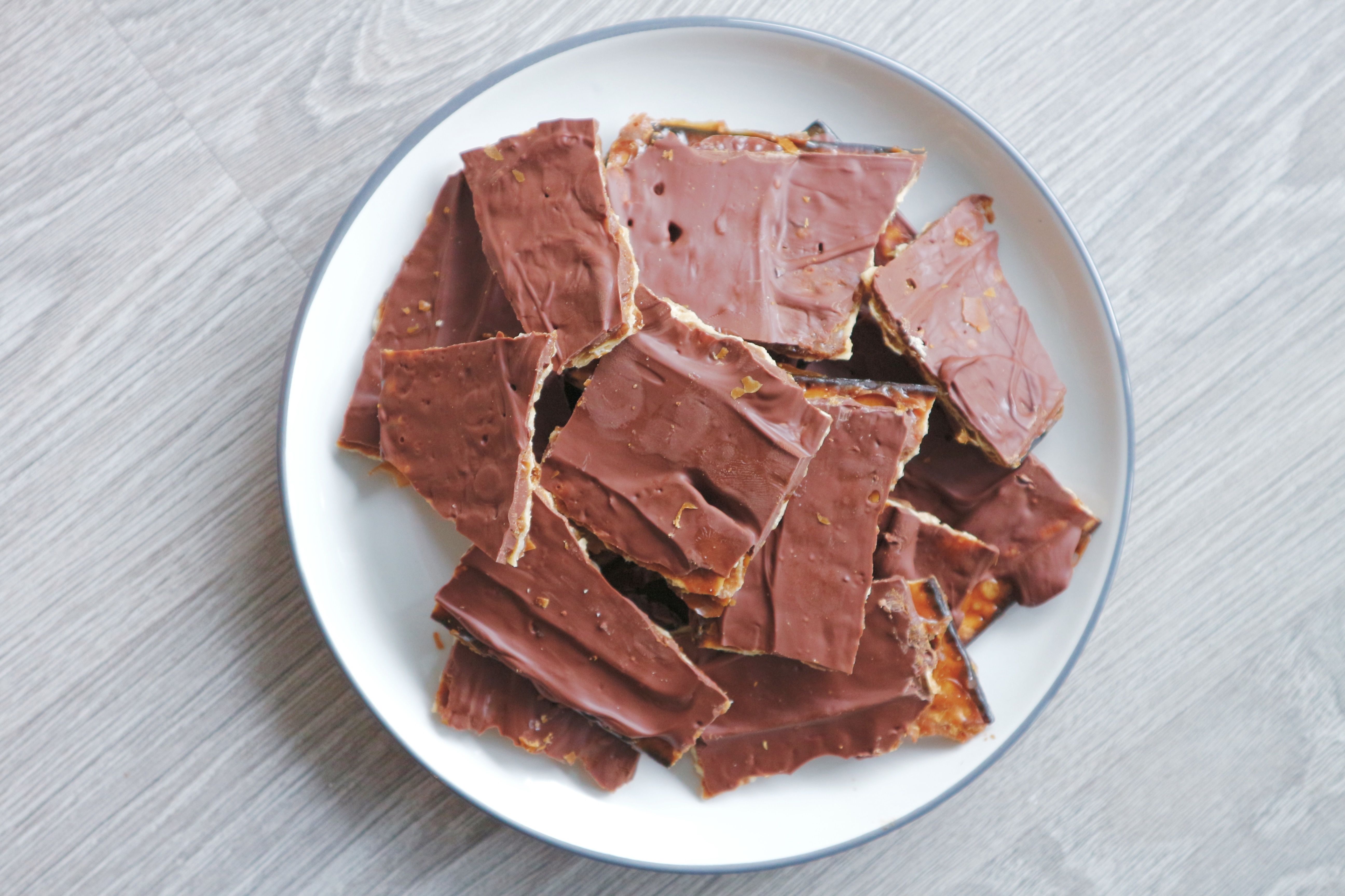 Chocolate Caramel Brittle | Rily Recipes · Good Recipes