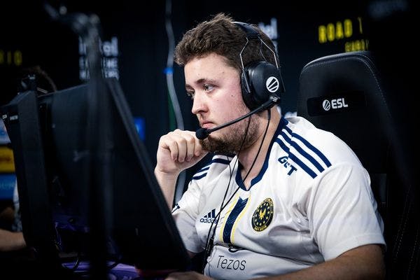 Best CS GO Crosshair Codes And Settings | Rivalry