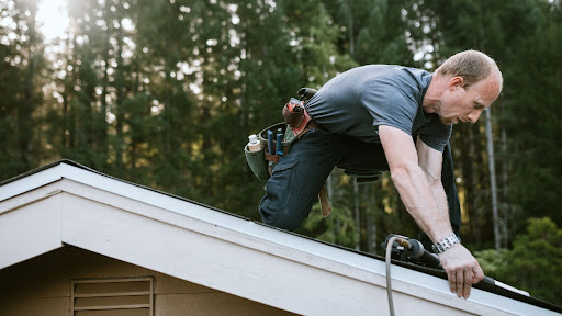 8 Signs of an Unqualified Roofing Contractor | Roofsimple · We do roofs.