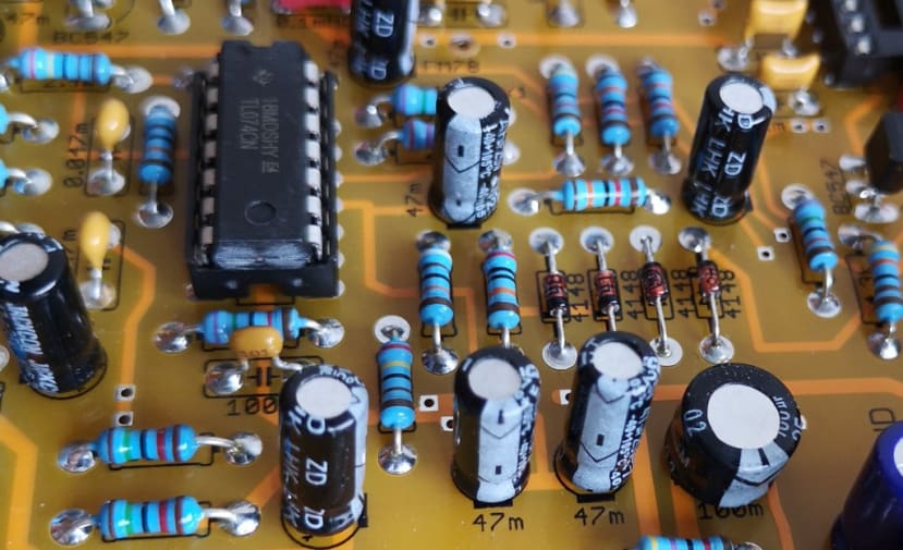 シンセサイザー「Lyra-8」の製作 パート1 シンセサイザー「Lyra-8」の製作 パート1