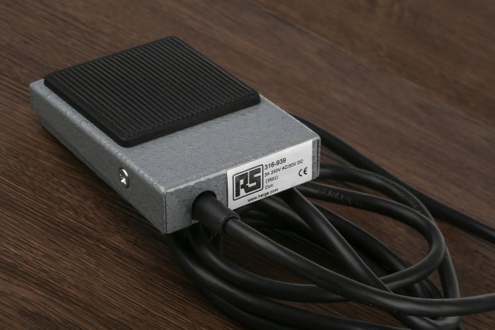 RS PRO | RS PRO General Purpose Latching Foot Switch - Mild Steel Case ...