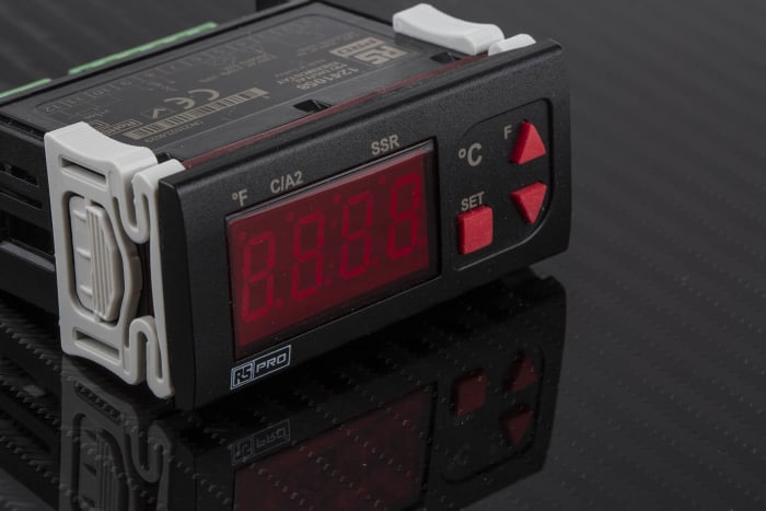RS PRO | RS PRO Panel Mount On/Off Temperature Controller, 77 x 35mm 1 ...