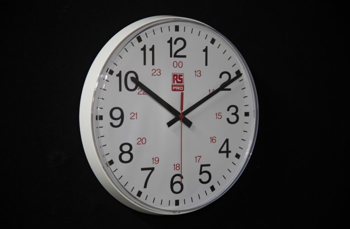 RS PRO | RS PRO White Analogue Clock, 300 mm Diameter Wall | 706-4786 | RS