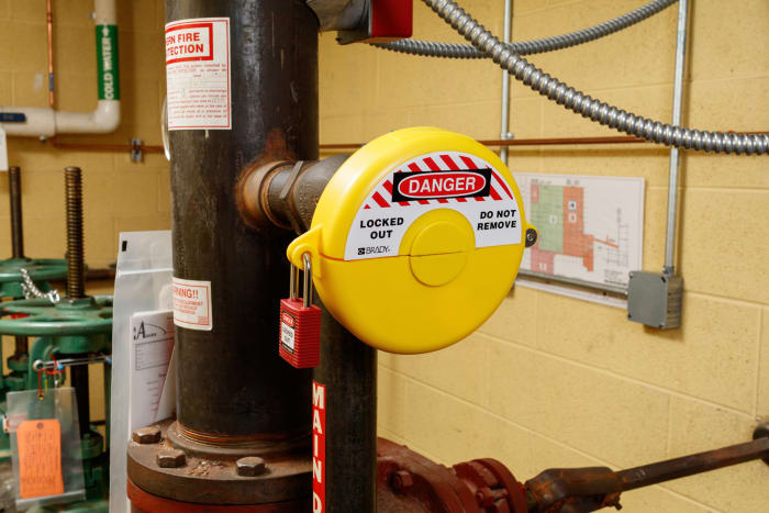GATE VALVE LOCKOUTS GVLO 1-2.5 YELLOW Brady | Brady Yellow 1-Lock ...
