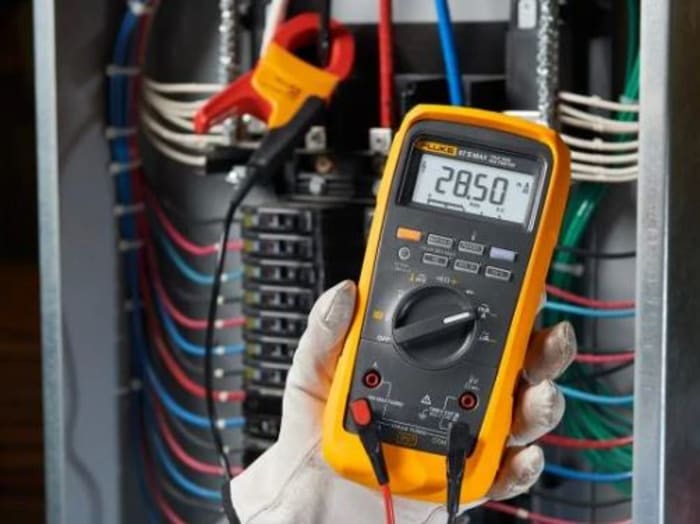 FLK-87VMAX-PVLEAD1 Fluke | Fluke 87V MAX Multimeter Kit Bundle | 252 ...