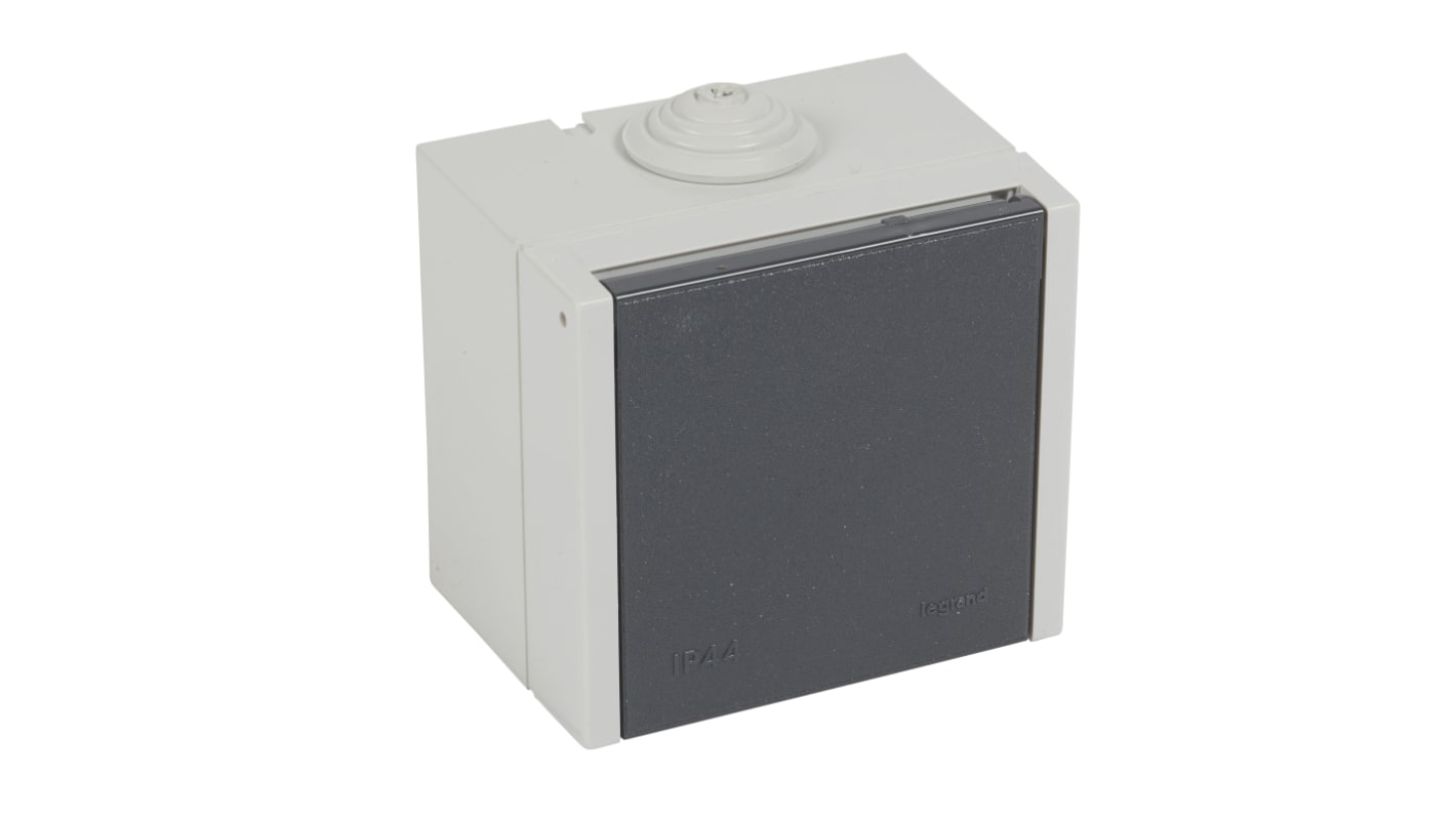 055702 | Legrand Plug Socket, 2 Poles, 20A, NF Socket | RS