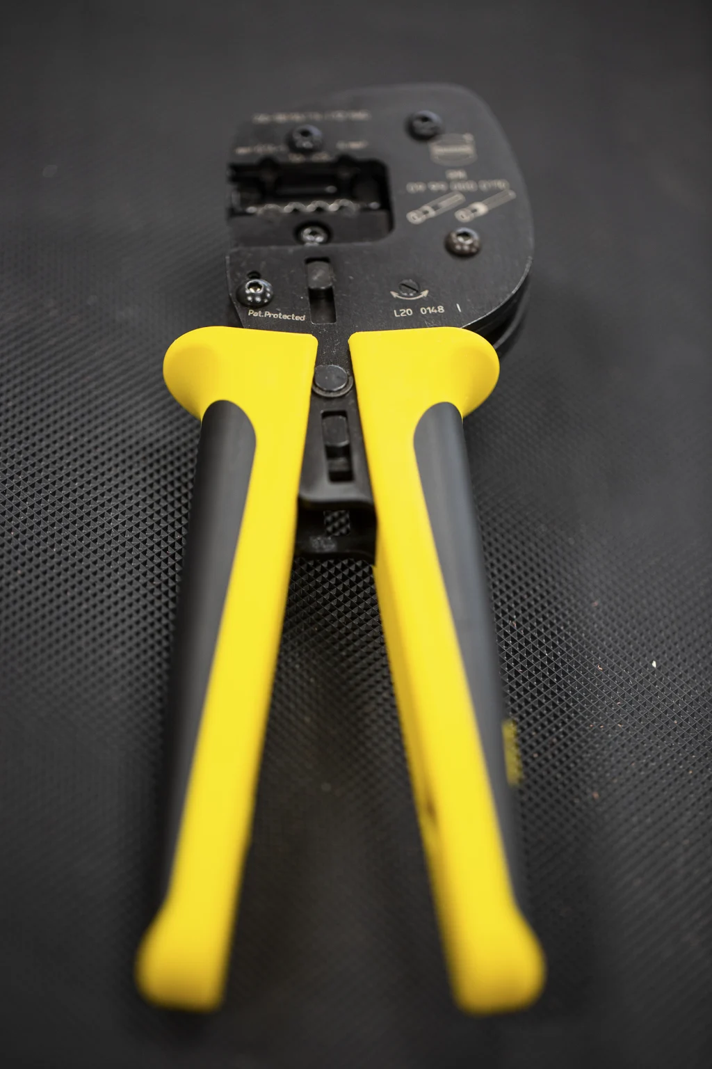 Harting Ratcheting Hand Crimping Tool for Crimp Contact - RS Components ...