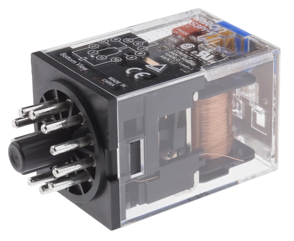 Omron, 24V dc Coil Non-Latching Relay 3PDT, 10A Switching Current Plug ...